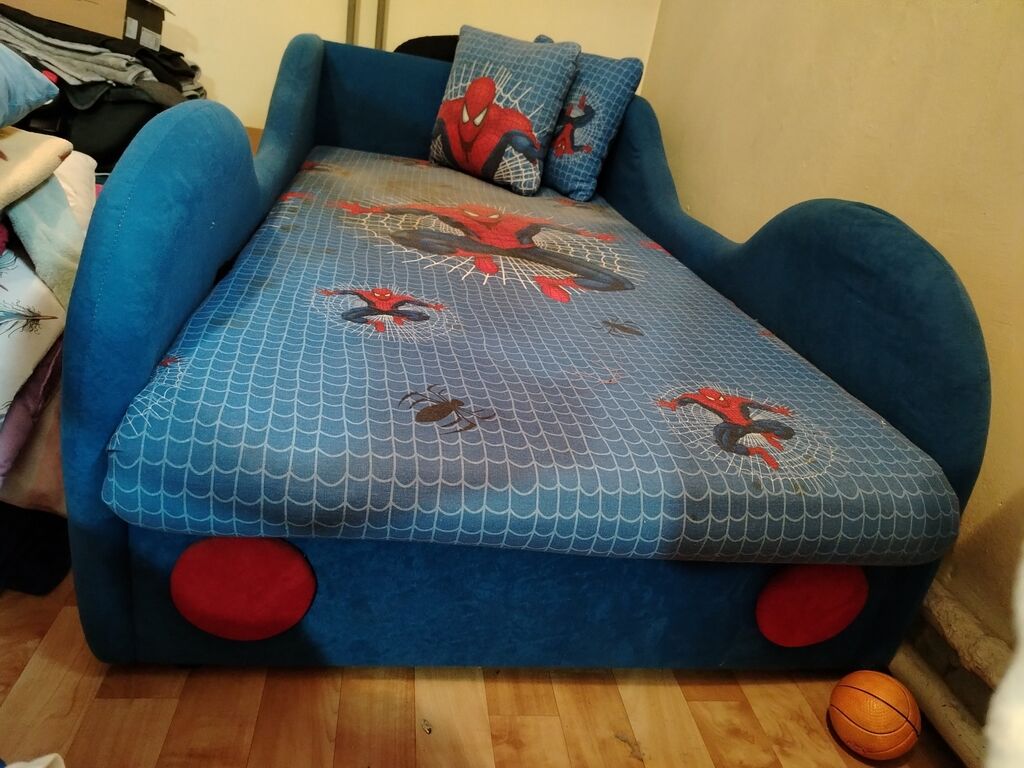 Dečji krevet/sofa sa motivom Spider-Mana, bez ostecenja samo treba