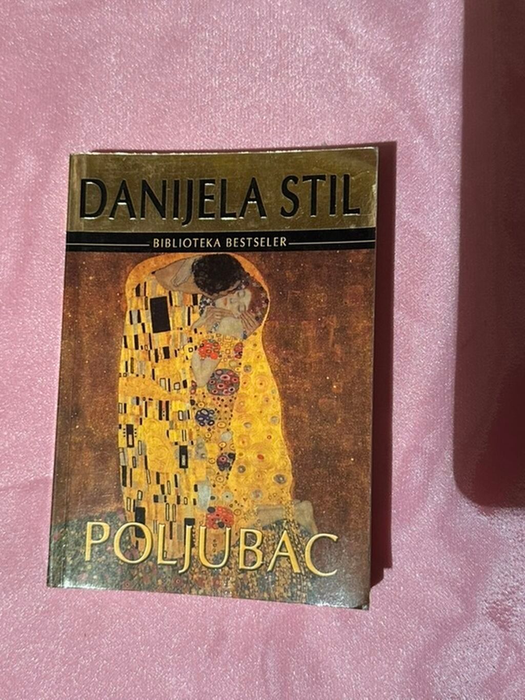 Naslov: Danijela Stil – Poljubac (Biblioteka Bestseler) Opis artikla