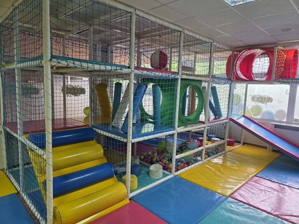 Prodaja kompletnog dečijeg “soft play” igraonice – modularna