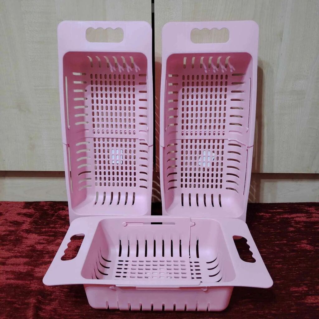 Podesiva plastična korpa/cediljka za frižider ili sudoperu – roze