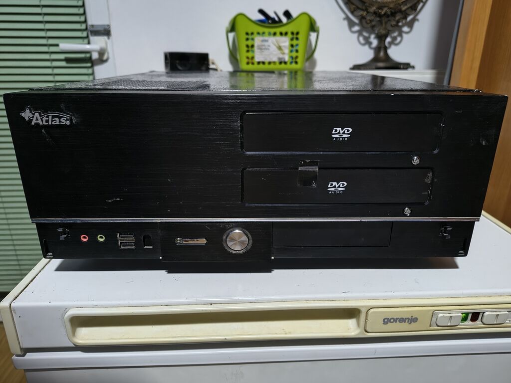 HTPC/desktop računar u rack/hi‑fi kućištu Atlas, sa dodatnom grafičkom