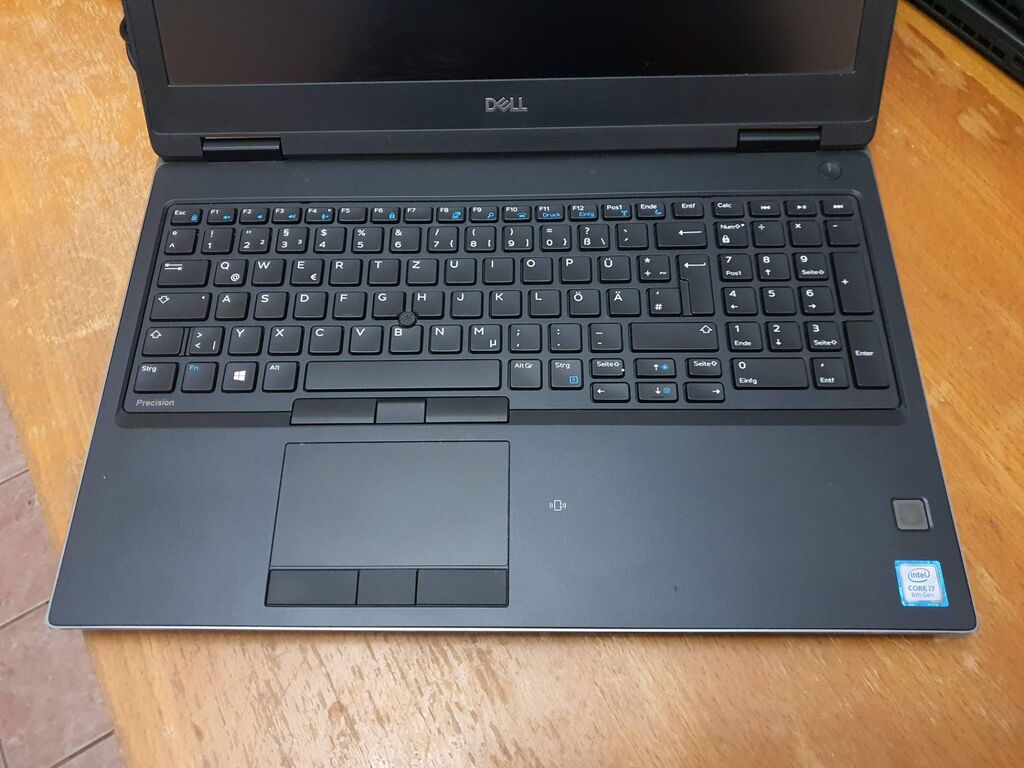 Intel Core i7, 32 GB OZU, 15.6 "