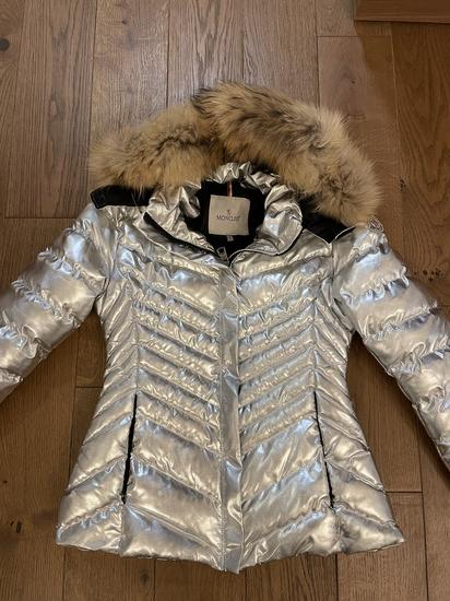 Moncler originalna perjana jakna sa krznom