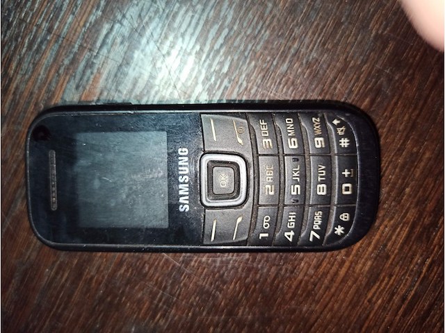 samsung sgh gt-e1200i kao kolekcionarski primerak sa s
