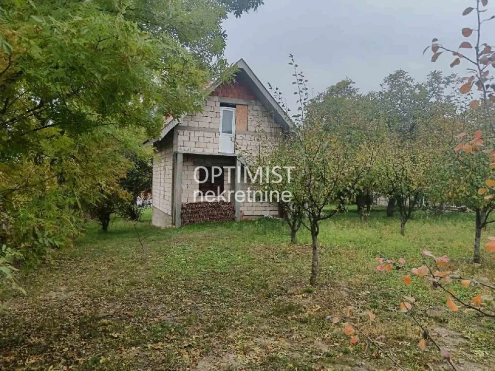 Lisović - dve kuće 78m2+43m2, na 25 ari ID#3226
59.000 €