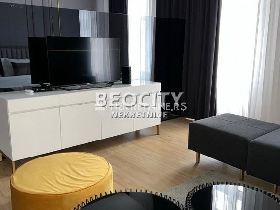 Novi Sad, Centar, Zmaj Jovina, 1.0, 57m2, 700EUR
