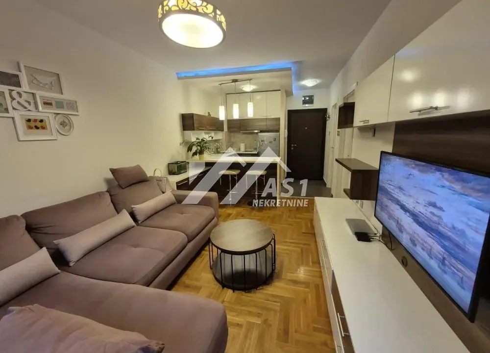 Izdavanje, dvosoban stan, 38m², Novo naselje, Novi Sad