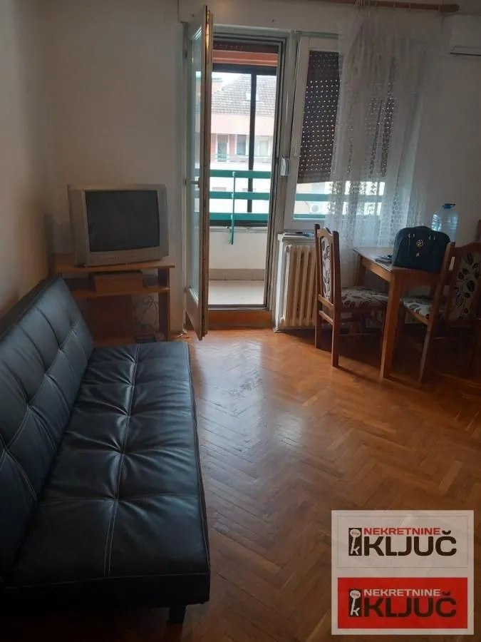 Prodaja, trosoban stan, 45m², Bulevar Oslobodjenja, Novi Sad Sve Podlokacije