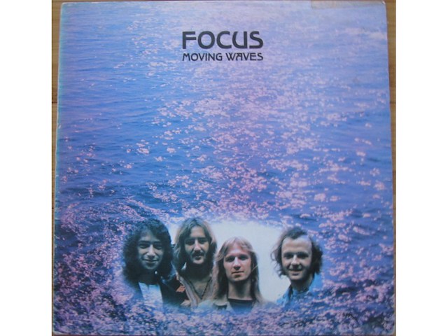 Focus - Moving waves