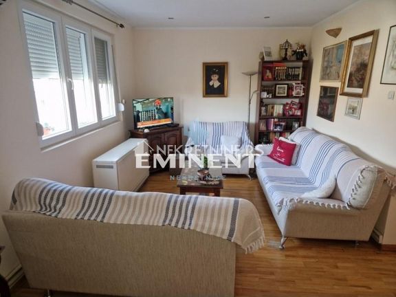 Zemun, Retenzija, 22. oktobra, 3.5, 86m2, 239940 EUR