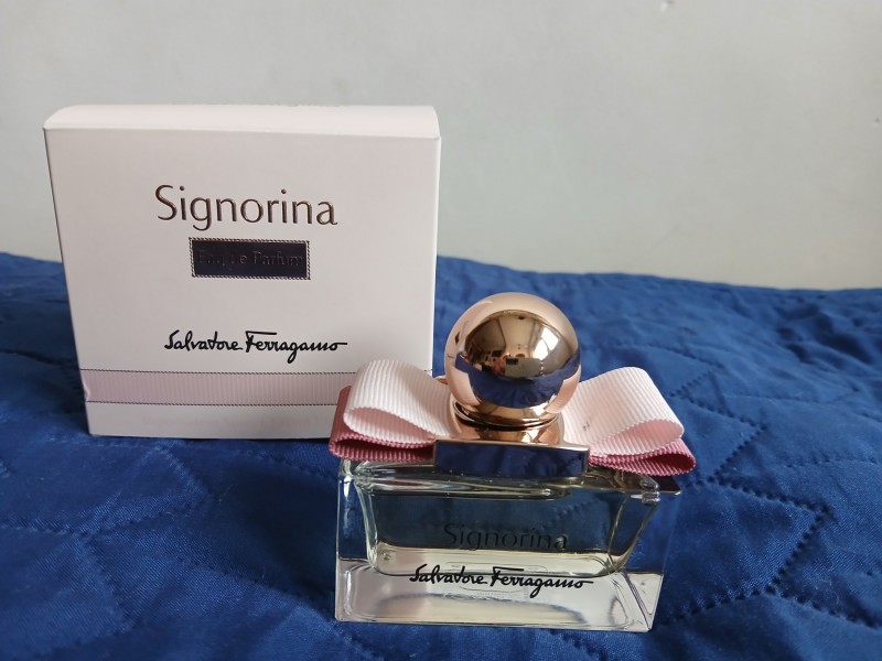 Nov Salvatore Ferragamo Signorina parfem 30ml