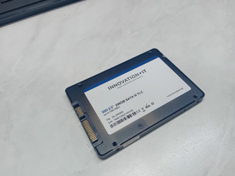 ssd 256gb sataIII Innovation it ispravan 2,5