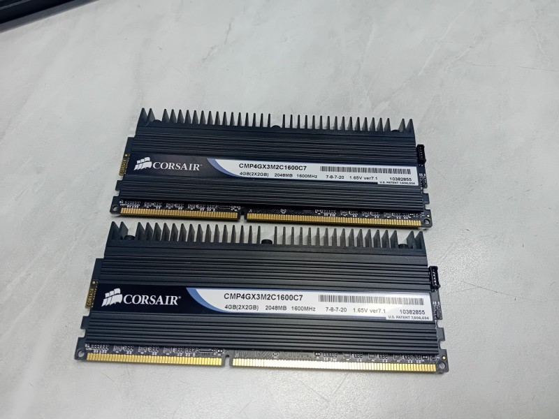 ddr3 2x2gb corsair dominator 1600mhz ispravne