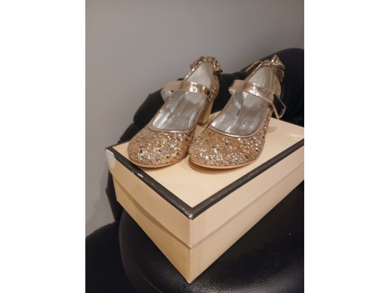 Cipele na stiklicu za devojcice,savrsene br 34