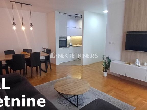 Trosoban stan NOVI SAD, 249000€