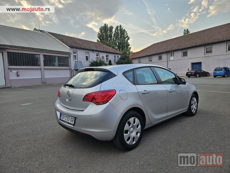 Opel Astra 1.6