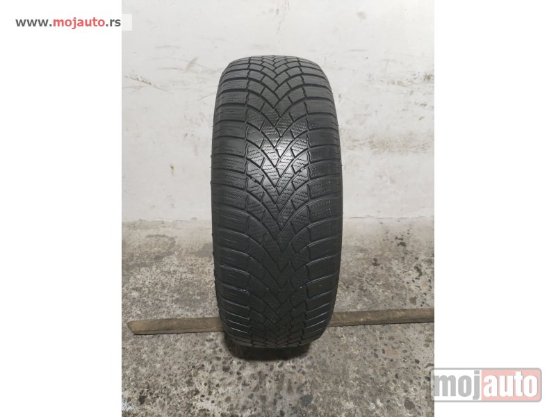 3325. Guma BRIDGESTONE 16-ica, ZIMSKA 205/60, Šara 5.3 mm, DOT 3621