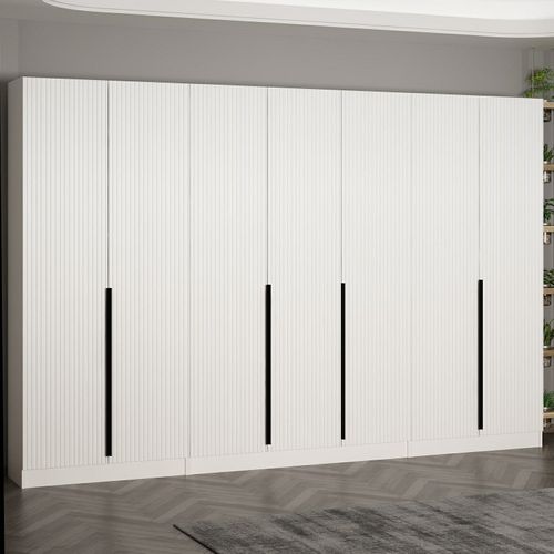 Noah - 8259 Bela Hall Stalak