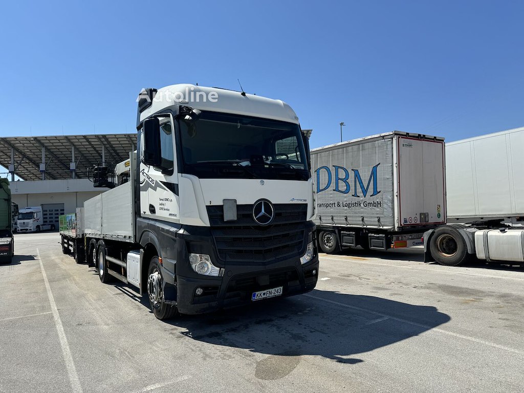 Mercedes-Benz actros kamion s ravnom platformom + prikolica sa ravnom platformom