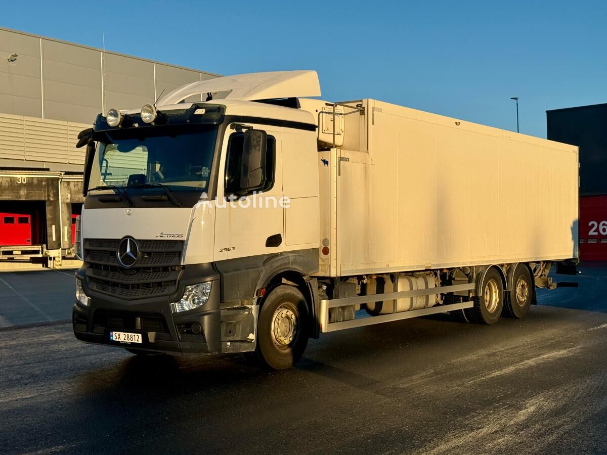 Prodaje se Mercedes-Benz Actros 2545 L 6x2 Kjølebil - Eu-godkjent til 06/26 - Km: 193419 kamion hladnjače na aukciji