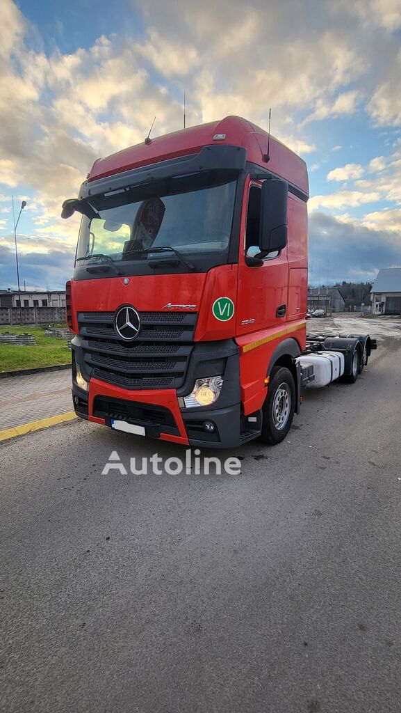 Mercedes-Benz Actros 2542 kamion šasija + prikolica sa kliznom ceradom