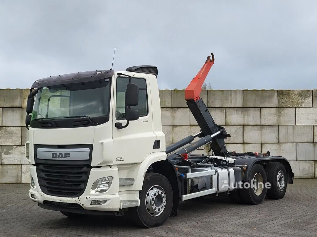 Prodaje se DAF CF 440 rol kiper sa kukom na aukciji