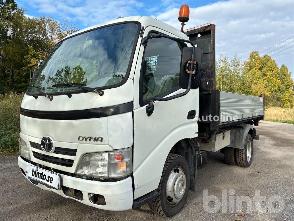 Prodaje se Toyota DYNA 150 kamion s ravnom platformom < 3.5t na aukciji