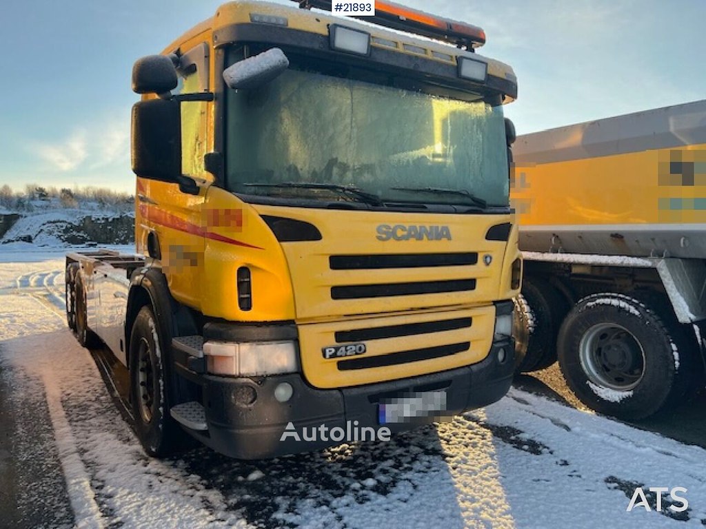 Scania P420 kamion sa kukom za podizanje tereta