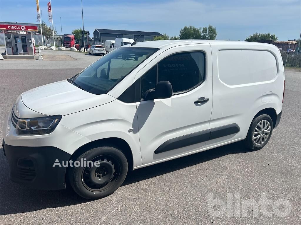 Prodaje se Citroen BERLINGO laki furgon na aukciji