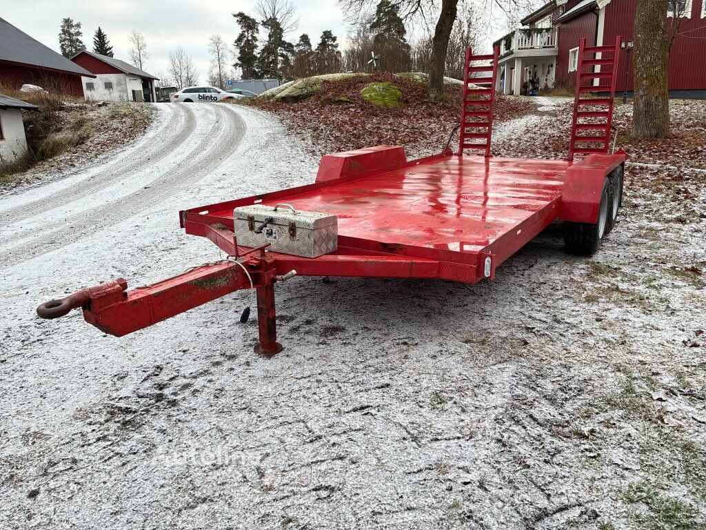 Prodaje se prikolicu za građevinske strojeve na aukciji