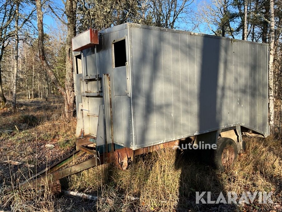 Prodaje se Djurvagn med aluminiumskåp prikolicu za prevoz stoke na aukciji