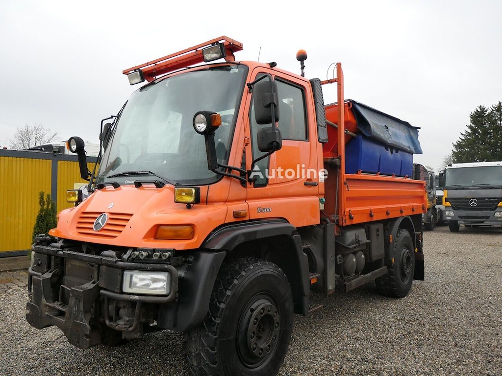 Mercedes-Benz Unimog U500 rasipač peska