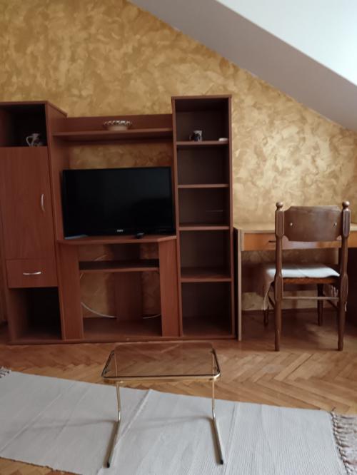 Izdajem dvosoban stan 40m2 Grbavica