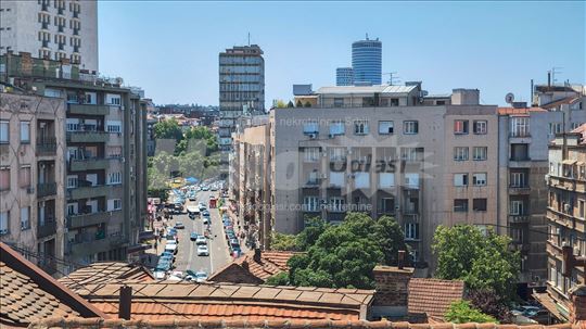 Odličan trosoban dvoetažni 128m² centar 2 terase