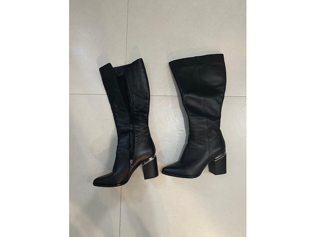 Crne kožne čizme na štiklu br.39- kao nove