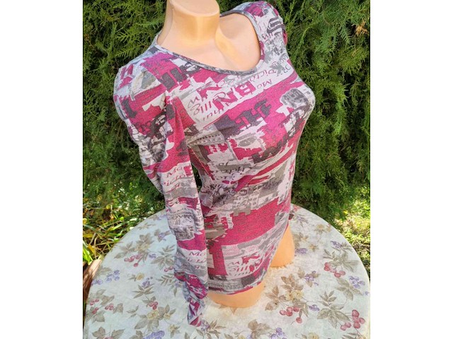 Bluza majica ,,Change Me` M/L veličine, roze boje