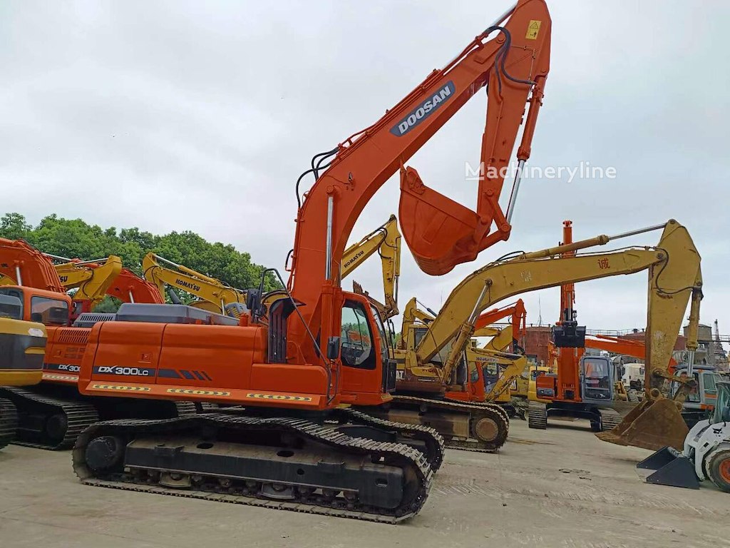 Doosan DX300 bager guseničar