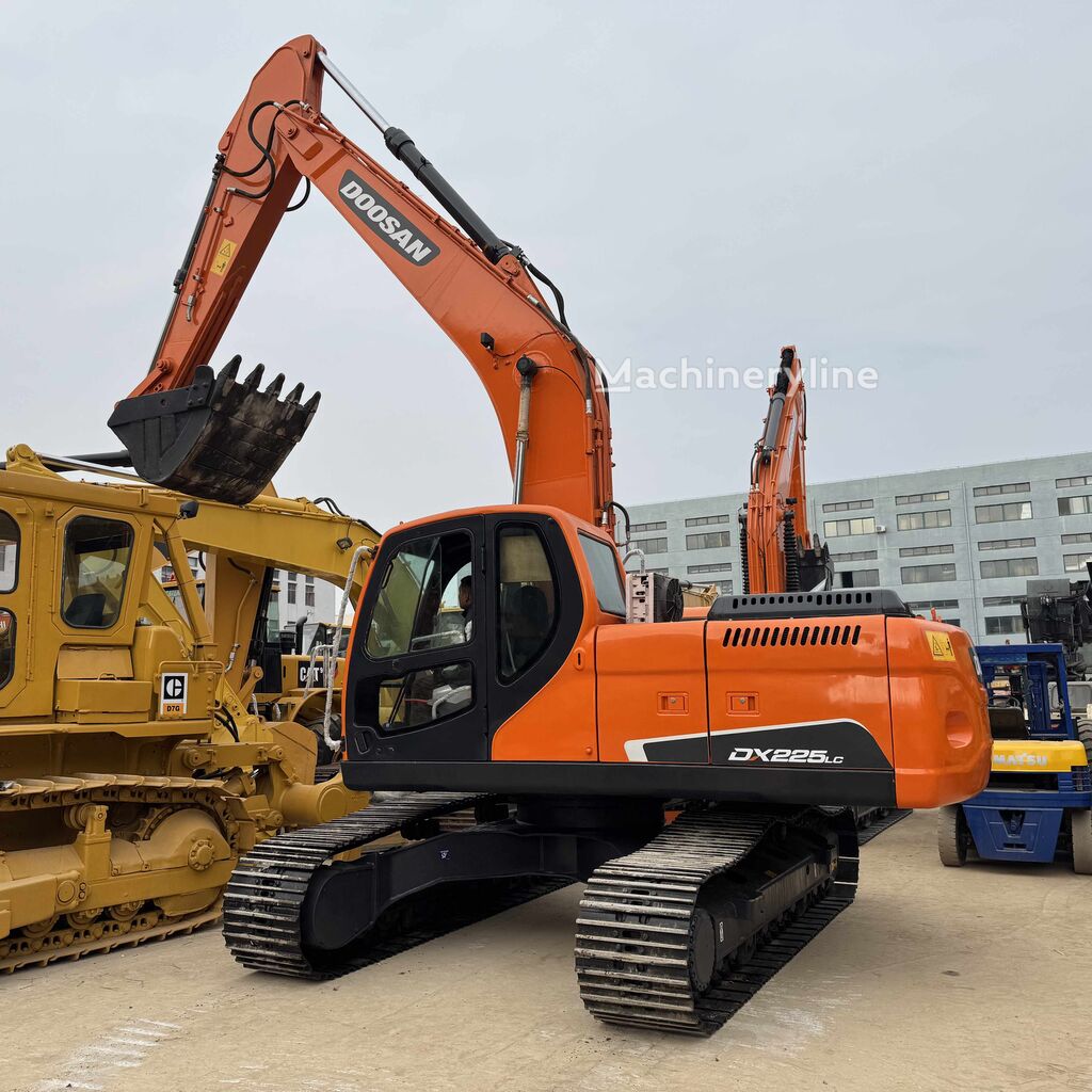 Doosan DX225LC bager guseničar