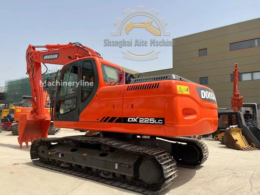 Doosan DX225LC bager guseničar