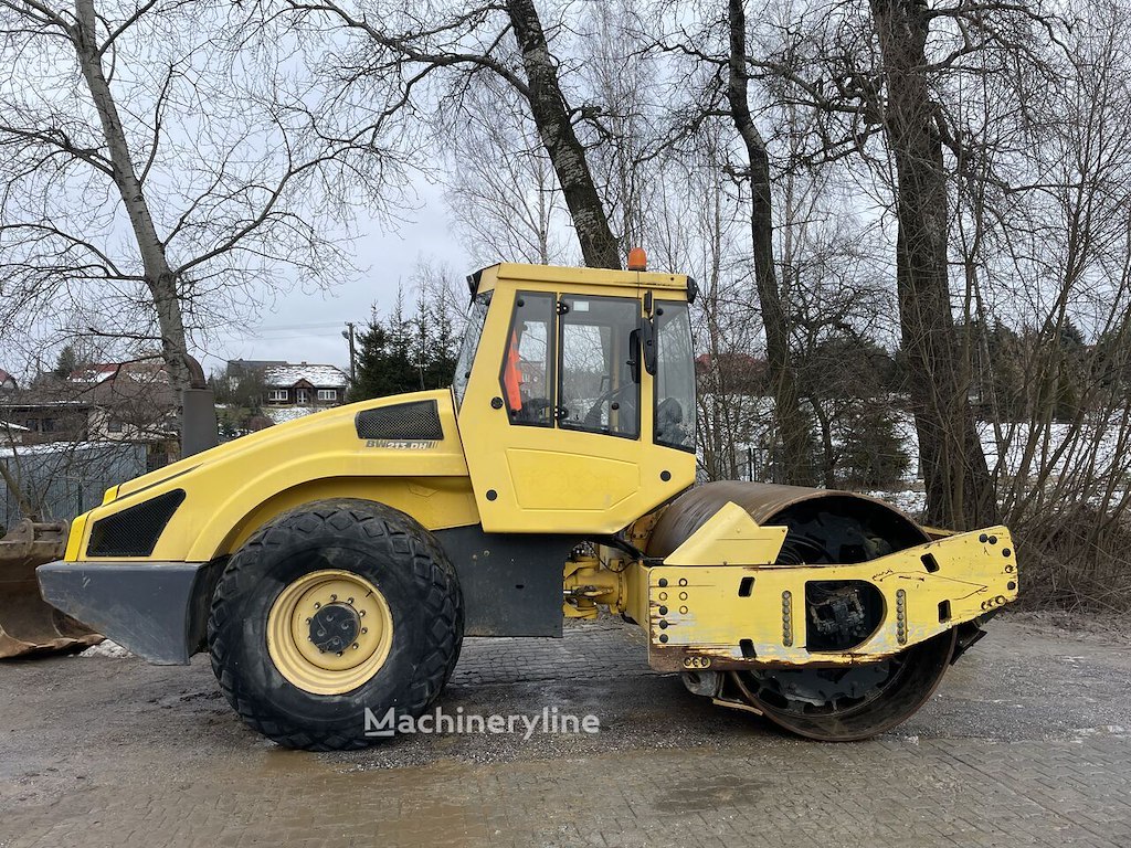 BOMAG BW213DH-4 kompaktor s jednim valjkom