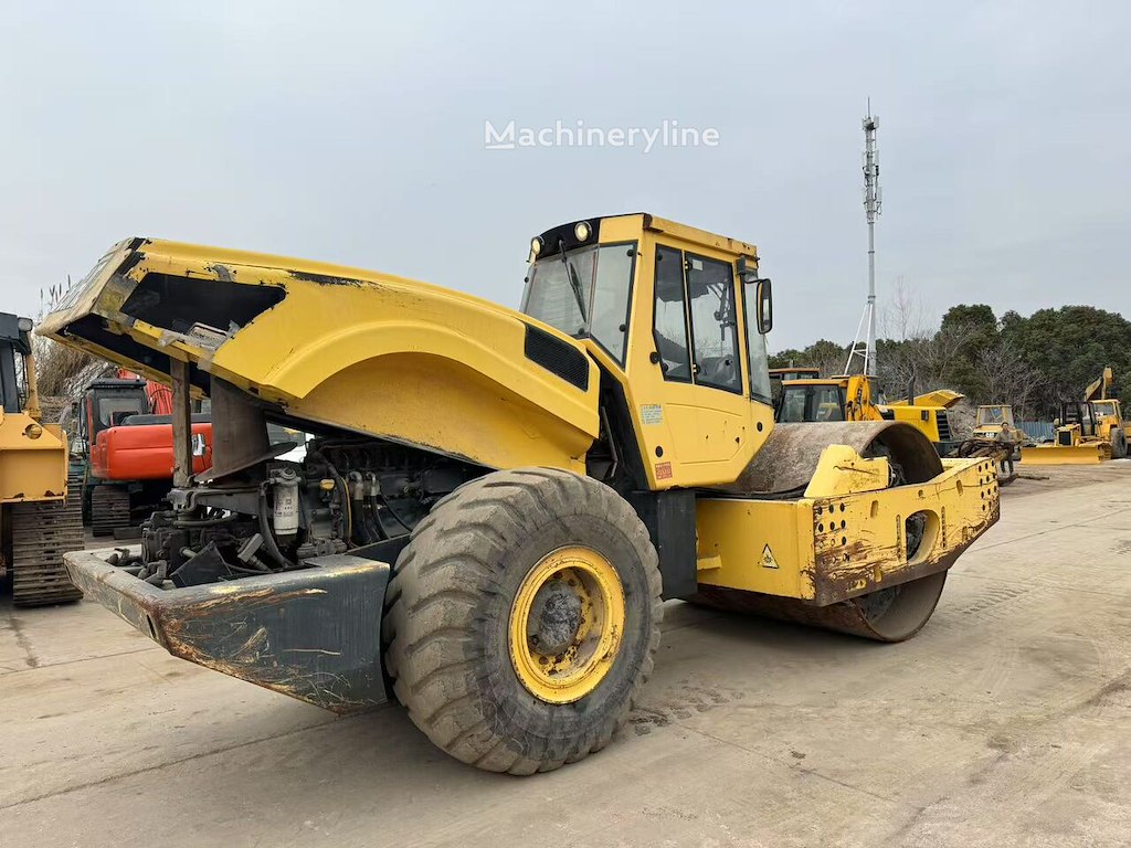 BOMAG BW226 valjak za asfalt