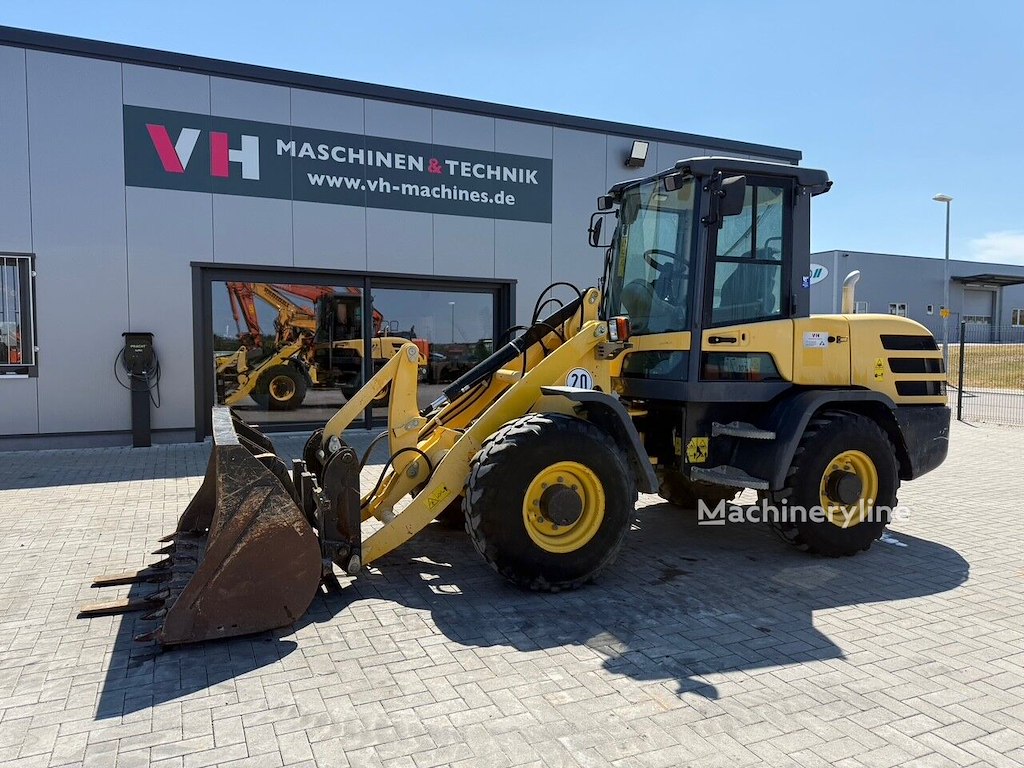 Yanmar V80 prednji utovarivač