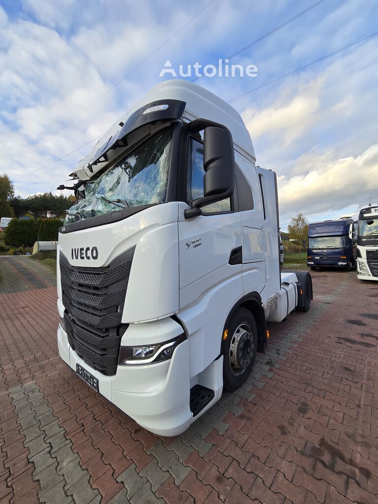 IVECO S-Way 480 tegljač nakon udesa