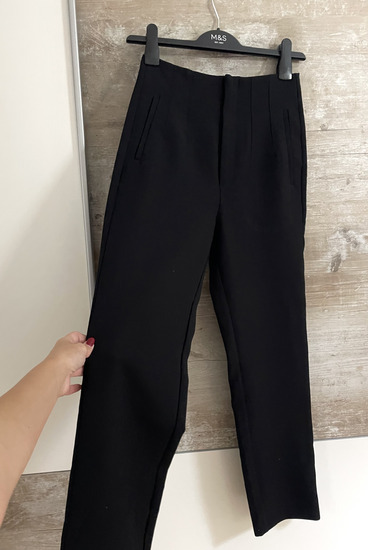 Stradivarius pantalone vel.XS - nova kolekcija