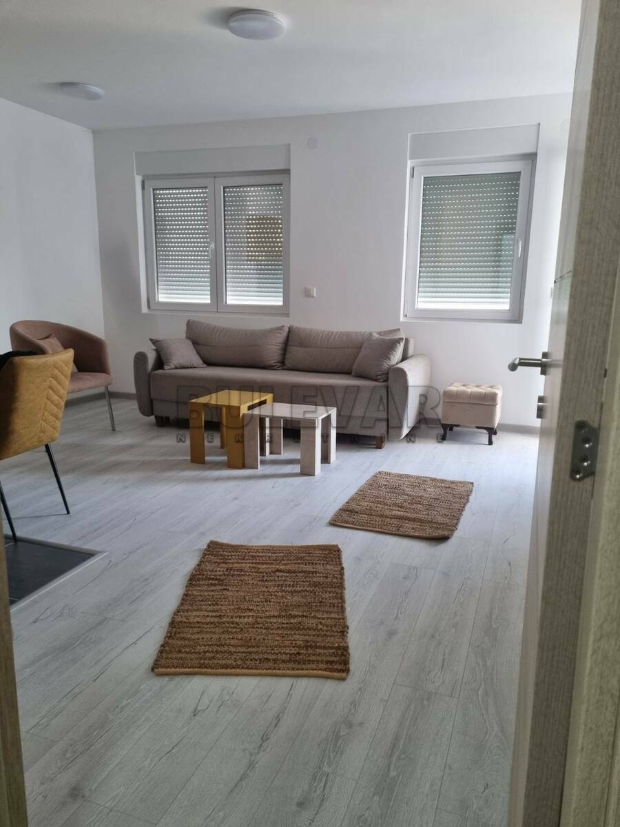 Na prodaju garsonjera 32,5 m2 na Panteleju