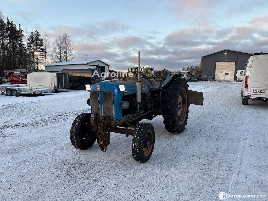Prodaje se Fordson traktor točkaš na aukciji