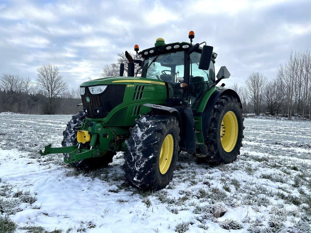 Prodaje se John Deere 6215R traktor točkaš na aukciji