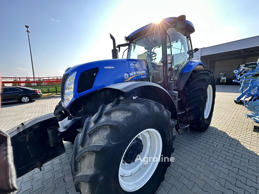 New Holland T7070 traktor točkaš