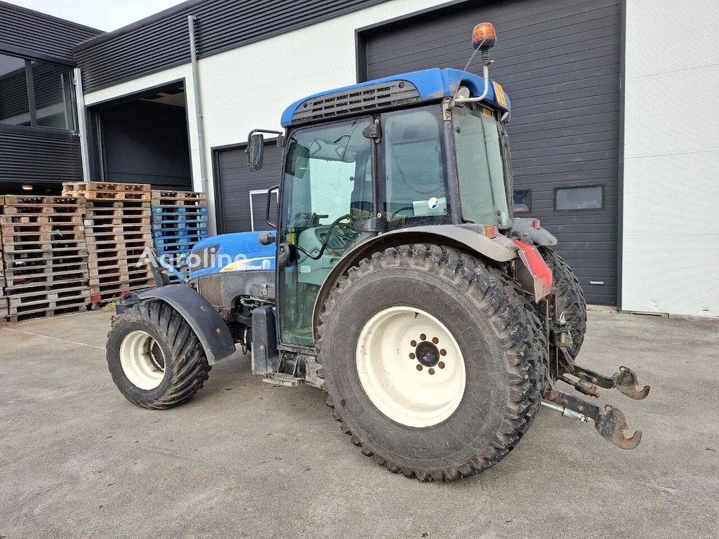 Prodaje se New Holland T 4040 F T4040F traktor točkaš na aukciji