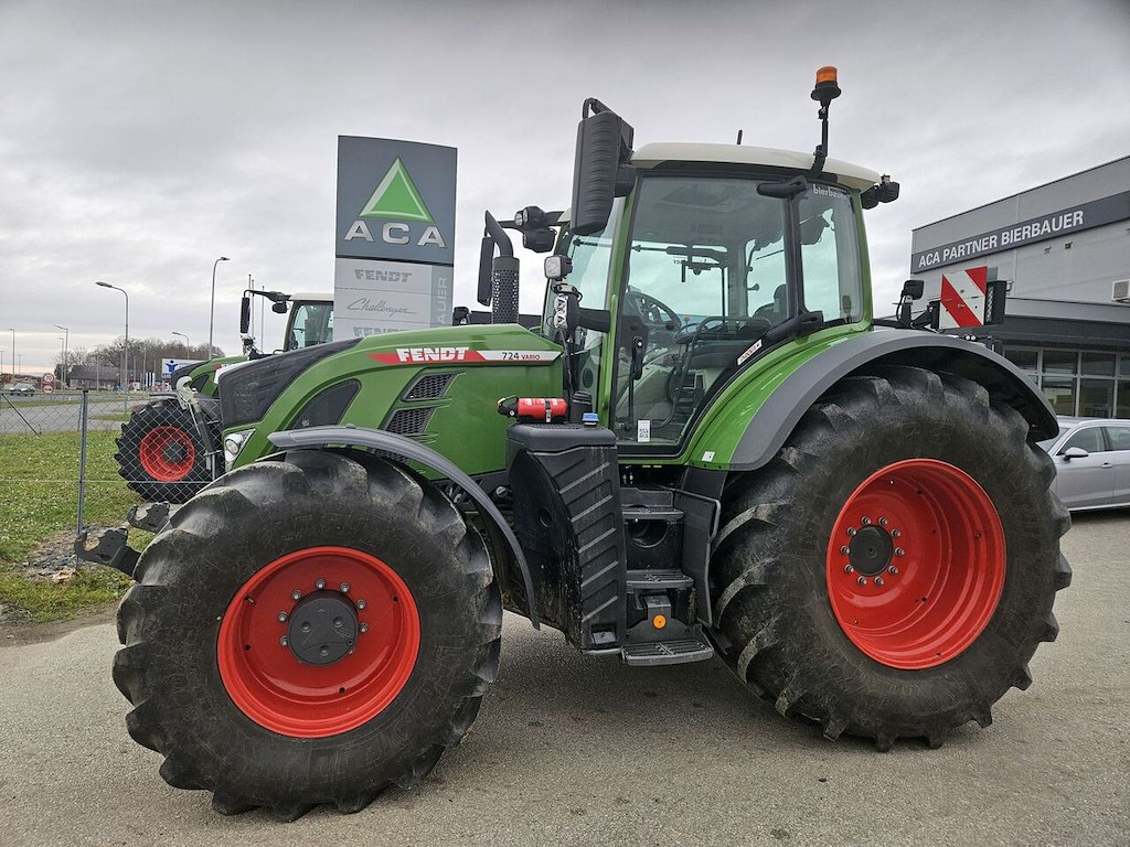Fendt 724 Vario Profi+ traktor točkaš